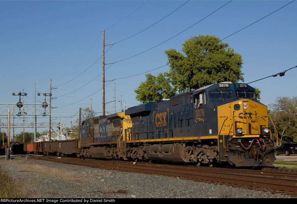 CSX 3076 leads K587 steel slab train